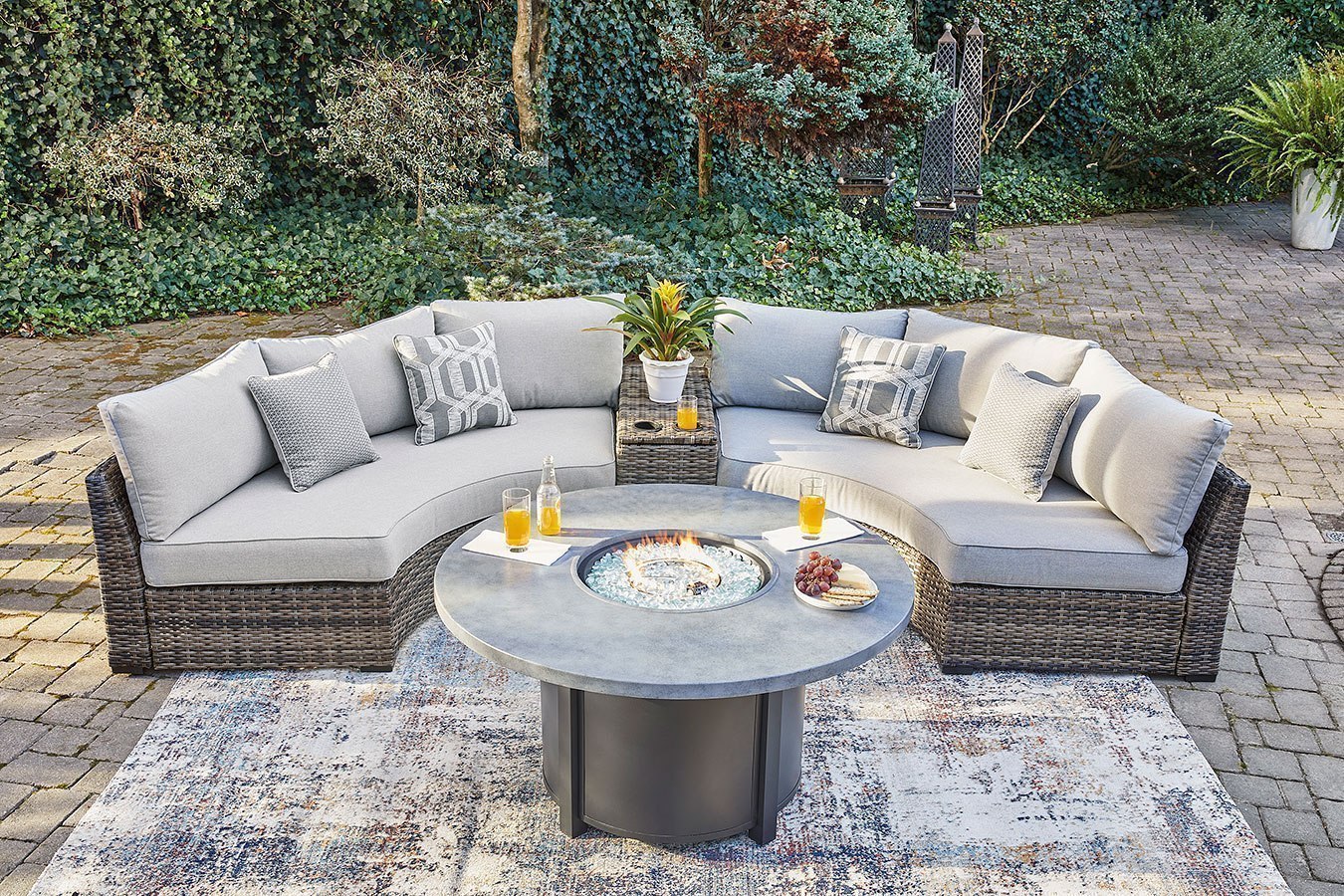 Coulee sectional store